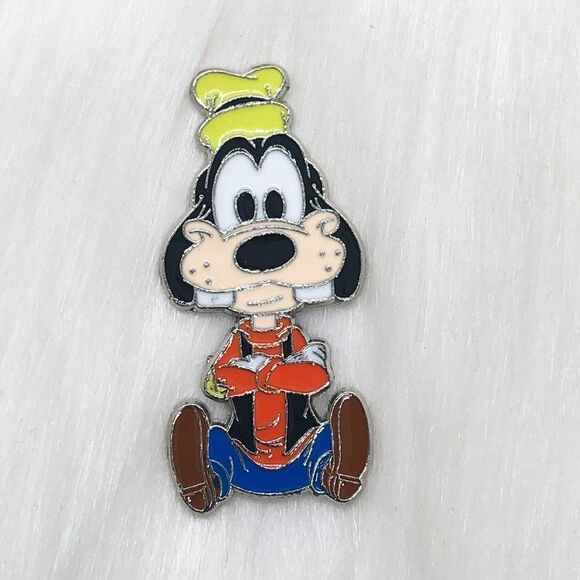 Disney | Jewelry | 525 Disney Goofy Big Head Art Pin | Poshmark